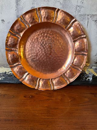 Piatto in rame lavorato