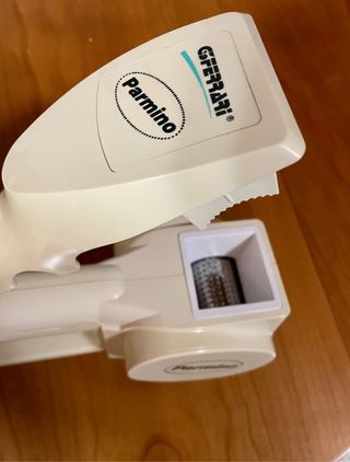 Grattugia elettrica Ferrari per formaggio