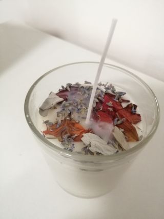 candela in bicchiere di vetro