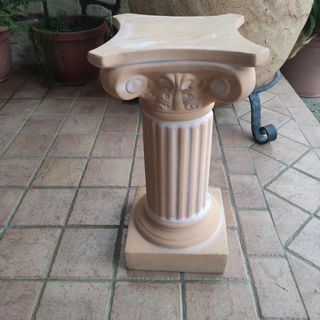 Colonna con capitello