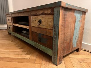 Mobile tv in legno riciclato colorato