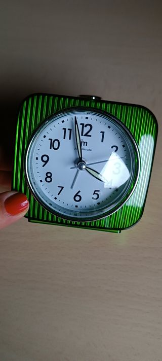 orologio sveglia da comodino 