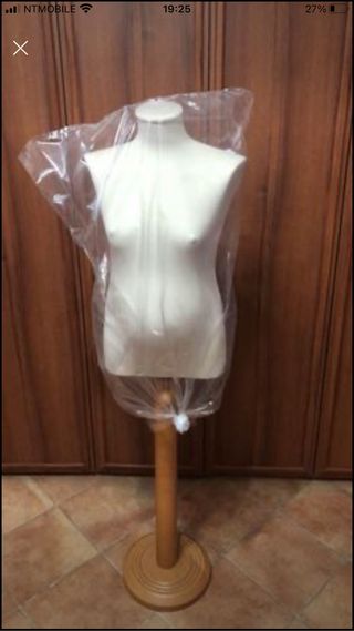 Manichino donna incinta