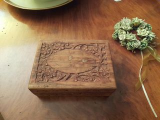 Scatola in legno fatta a mano.