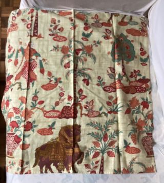 tovaglietta o foulard con disegni indiani