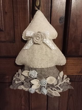 Albero fuori porta in lana cotta