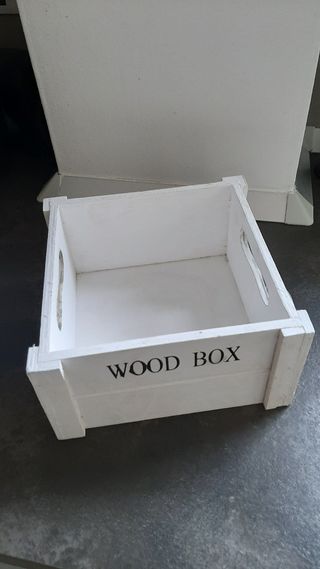 Cassetta in legno.bianco.Nuova con cartellino