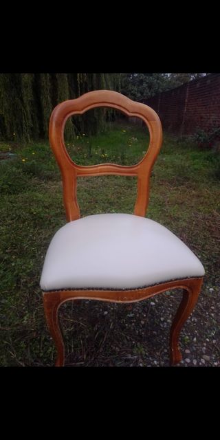 sedie di pelle bianca