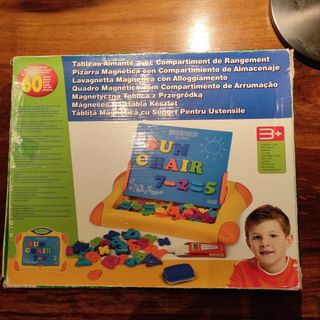 Lavagna con gesso, numeri e lettere