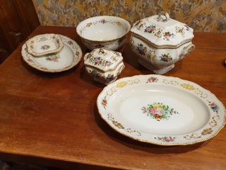 Servizio piatti metà 900 da 12 persone