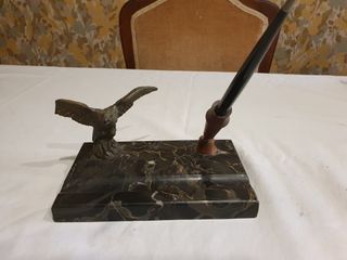 Portapenne antico con base in marmo nero