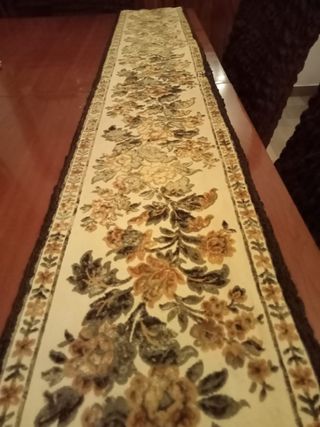 Centro con fiori in rialzo di vero velluto