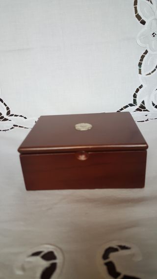 Piccola scatola portagioie in legno