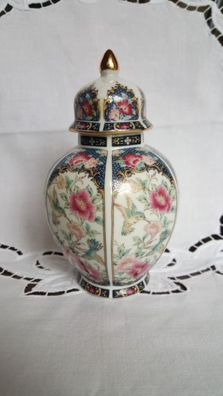 vado con coperchio in porcellana giapponese cm.16