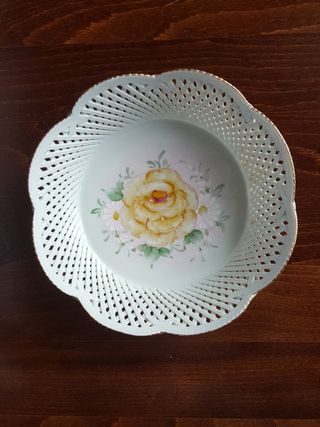 Centrotavola in fine porcellana fatto a mano cm.15