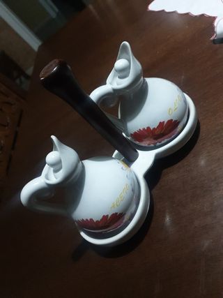 contenitori aceto e olio