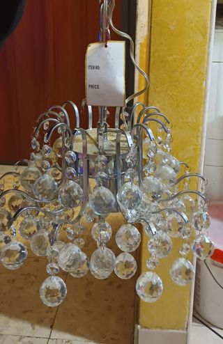 Lampadario nuovo mai usato ancora con cartellino.