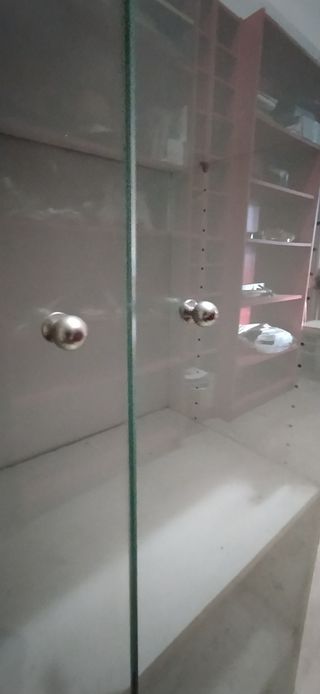 SCAFFALE con porta in VETRO