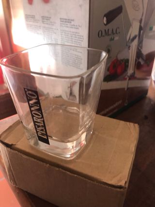 Bicchieri amaro di saronno