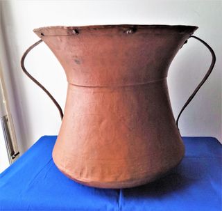 Antica conca in rame con mestolo