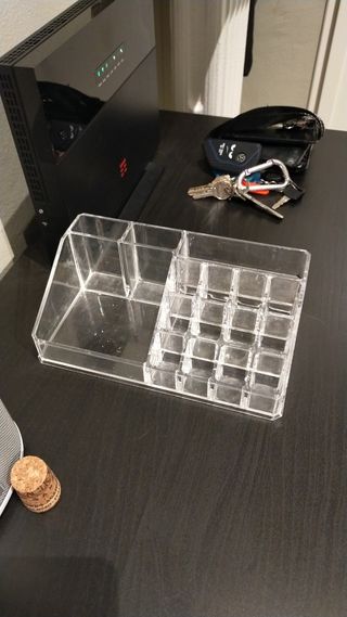 PORTATRUCCHI IN PLASTICA 