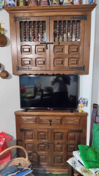 Angoliera in legno, stile spagnolo