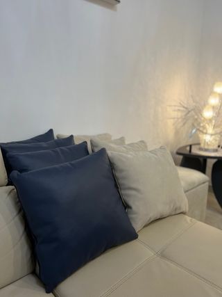 Cuscino in vera pelle blu/beige  