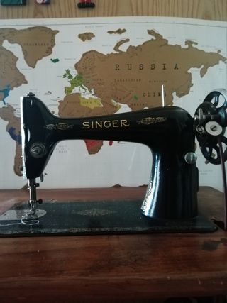 Macchina da cucire antica 