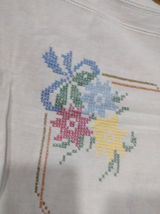 centrotavola ricamato a mano 