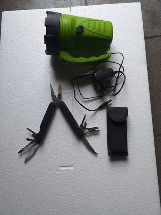 attrezzo multiuso e torcia 