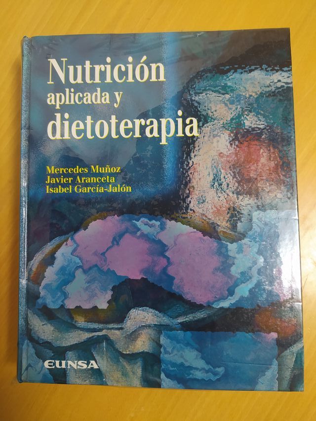 Nutrición aplicada y dietoterapia, libro. de segunda mano por 29 EUR en Gijón en WALLAPOP