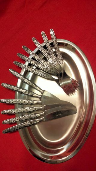 vassoio in acciaio+ 6 forchette+ 6 coltelli 