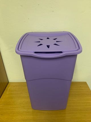 Contenitore in plastica con coperchio