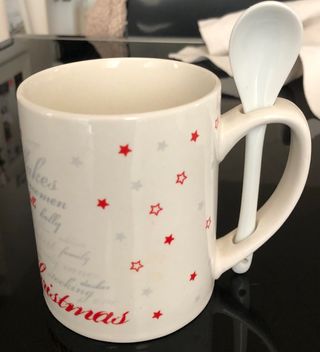 Tazza di Natale con cucchiaino alta 10 cm.