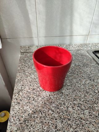 vaso in ceramica smaltata rossa
