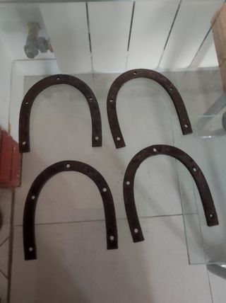 4 ferri di cavallo di piccole dimensioni 