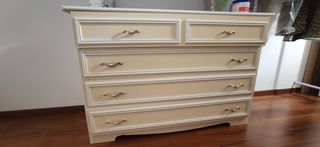 Cassettiere e tavolini in legno