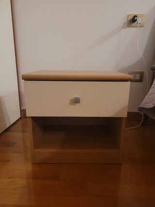 n. 2 comodini per camera da letto 