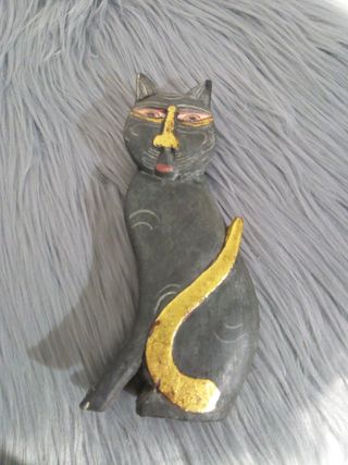 Gatto in legno, stile etnico