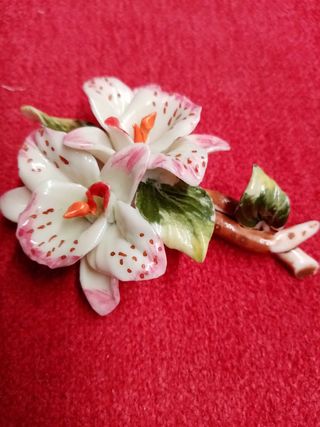 Ramo fiorito in porcellana 