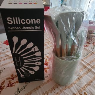 set utensili silicone e legno colore verde chiaro 