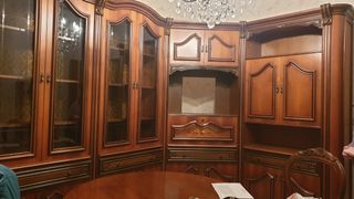 vendo sala antica con tavolo rotondo e 4 sedie