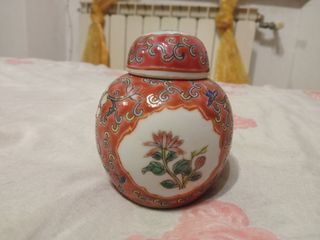 Piccolo vasetto con coperchio 