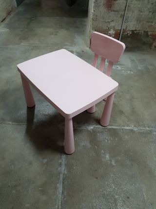tavolo e sedie IKEA rosa