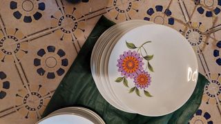 servizio piatti in ceramica