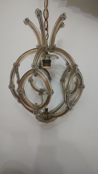 antico lampadario in vetro