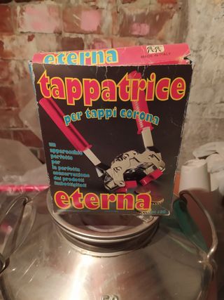 Tappatrice per bottiglie tappi a corona 