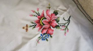 Tovaglia ricamata da 12 posti 