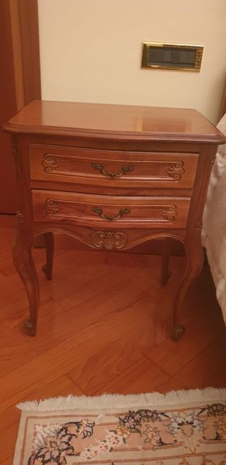 Comodini in legno con cassetti