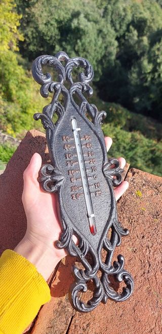 termometro in ferro battuto da muro